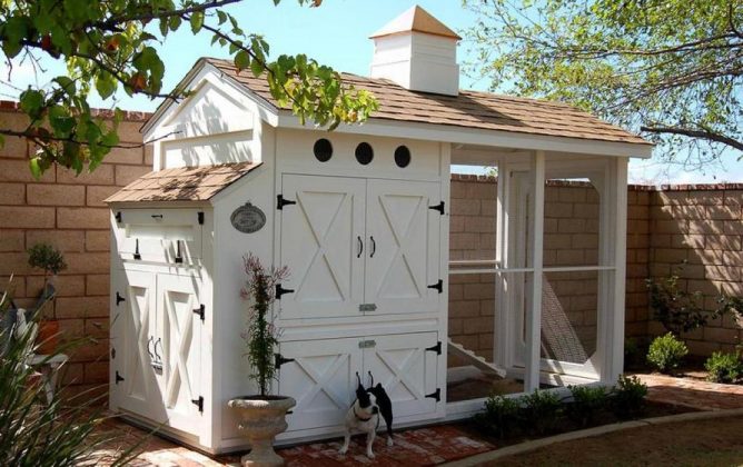 Votre poulailler n'a pas à gâcher le beau décor de votre jardin! Voici ...